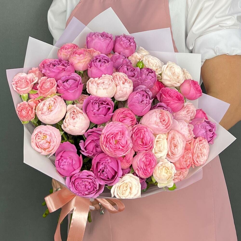 Букет живых цветов. Кустовые розы Мисти Баблз, Мэнсфилд Парк, Сильва Пинк и Бомбастик