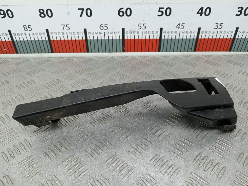 Кронштейн (крепление) переднего бампера левый Ford Focus 2 1335699 арт. 2227432