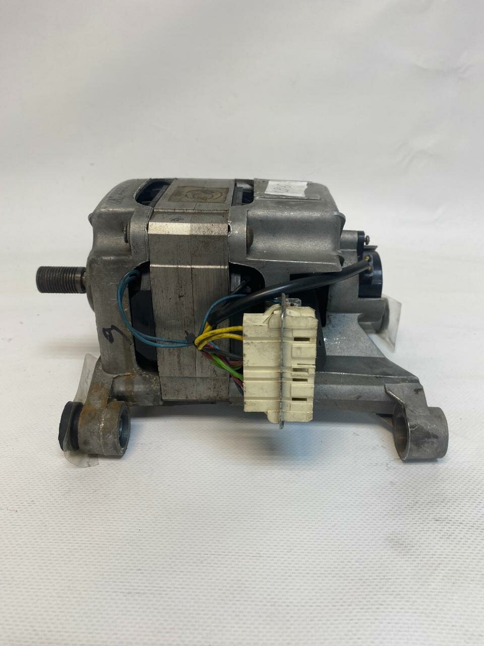 196 Двигатель стиральной машины Whirlpool 30023397 б/у - 6 контактов