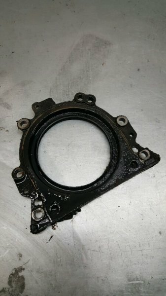 Крышка коленвала Audi А4 8D2 AEB 1994 задн. (б/у)