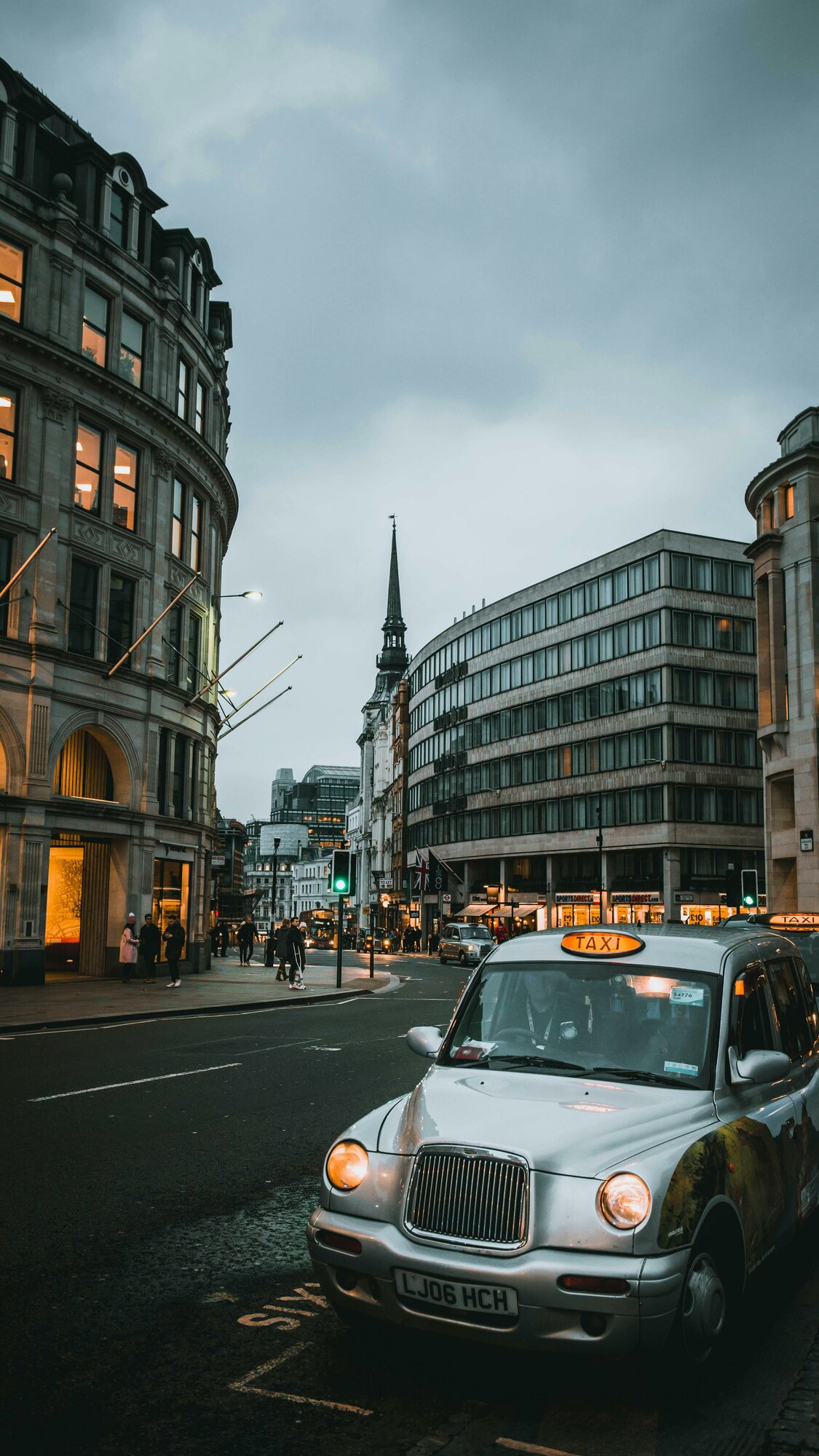 Картина на холсте 60x110 LinxOne "Автомобиль, интерьер для дома / декор на стену / дизайн