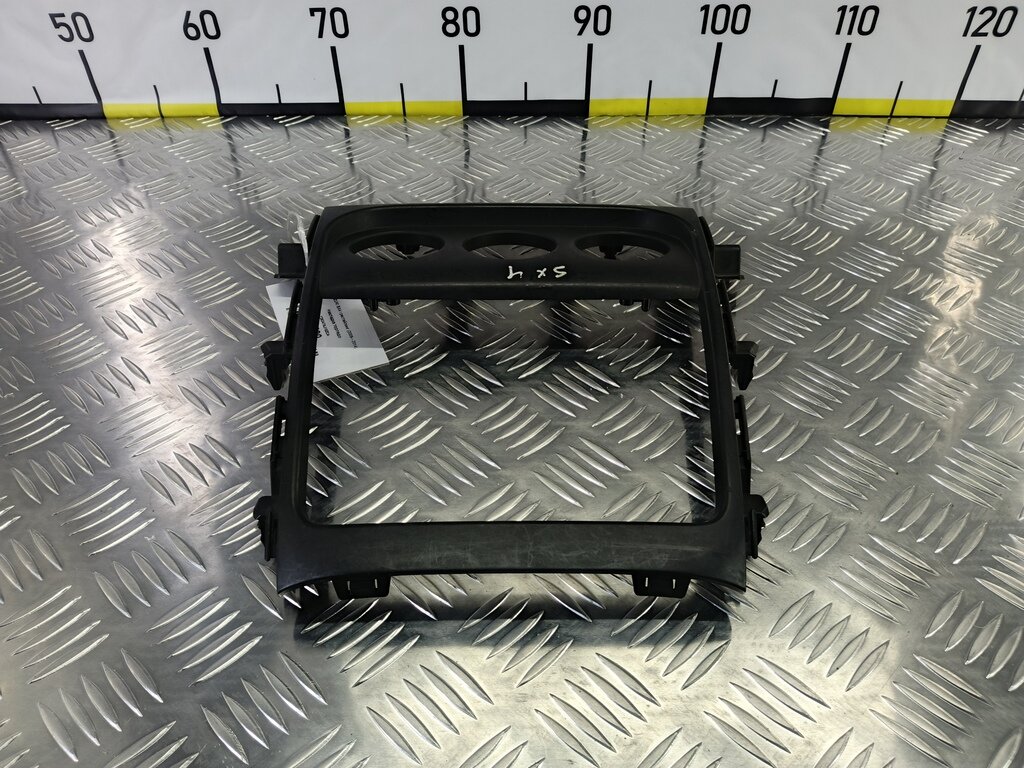 Накладка торпедо Б/У для SUZUKI SX4 I рестайлинг (2009—2014) 7382479J10ZCA