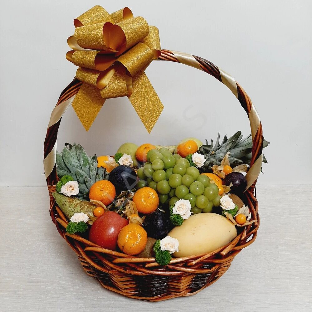 Корзина с фруктами LAKRES "Фруктовый Рай", с цветами, общий вес 8 кг