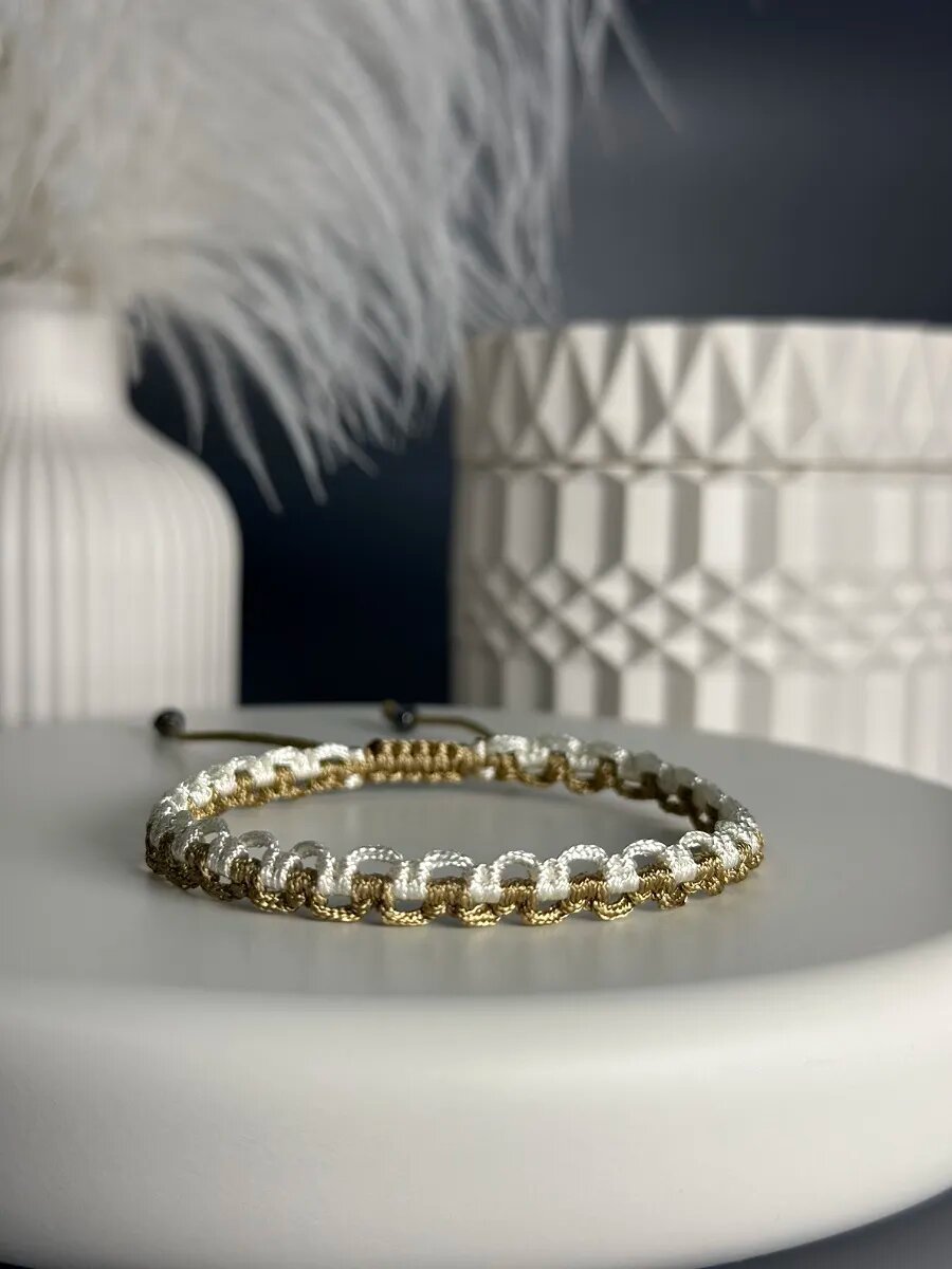 Плетеный браслет