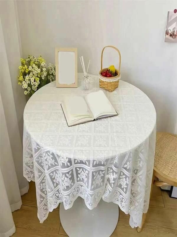 Квадратная кружевная скатерть размером 90х90 см