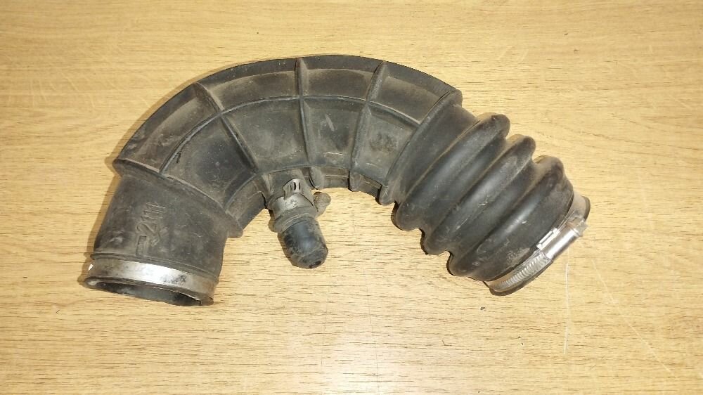 Патрубок воздушного фильтра Лада 2114 2111-1148035-10