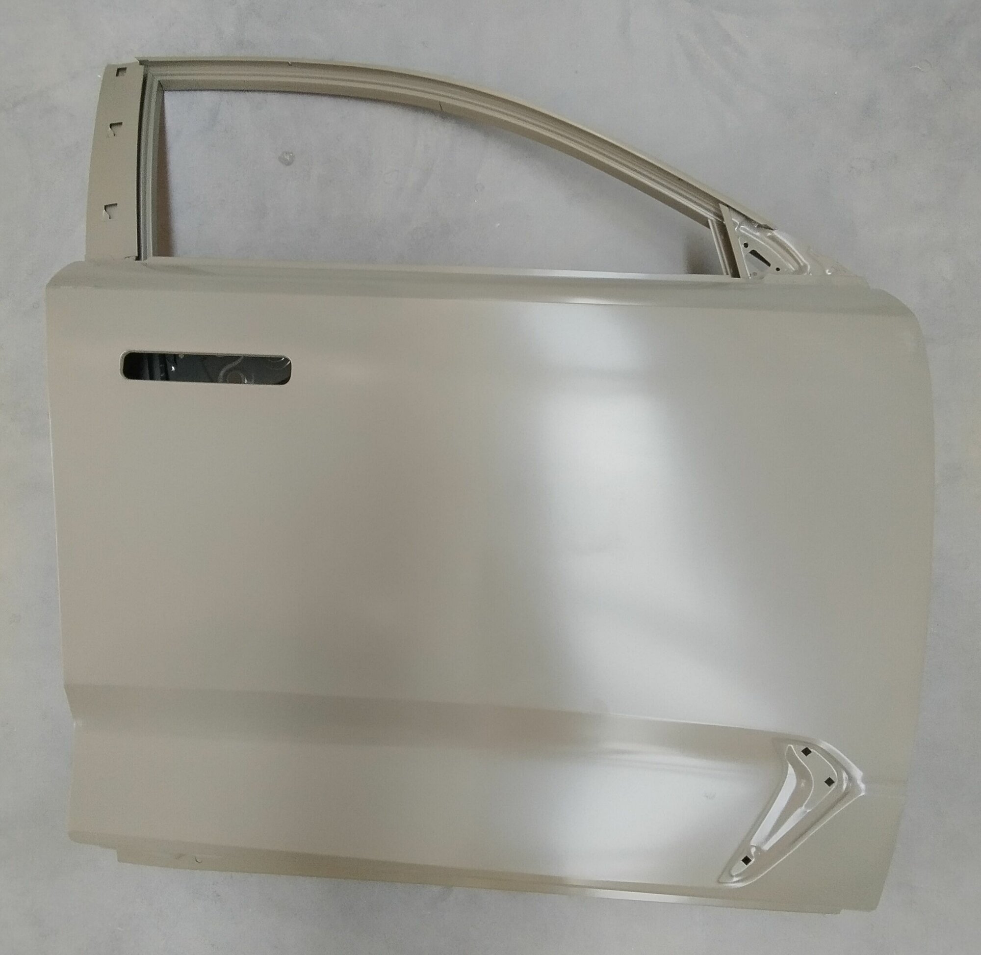 Дверь передняя правая Changan UNI-K [1.5 16V 6AMT внедорожник 4X2 гибрид Turbo] CD569F2701030301