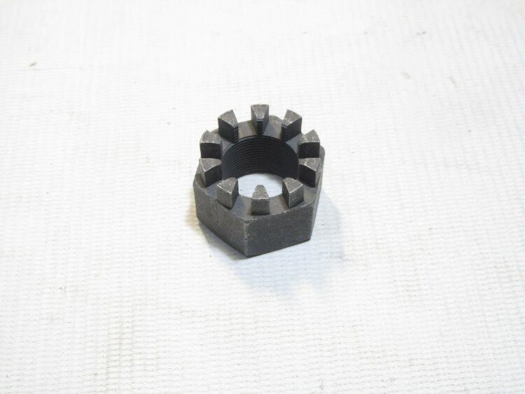 Гайка ступицы передней 94515178 Шевроле Ланос Дэу Нэксия Эксперо под шплинт с зубцами - 1 штука -ARG