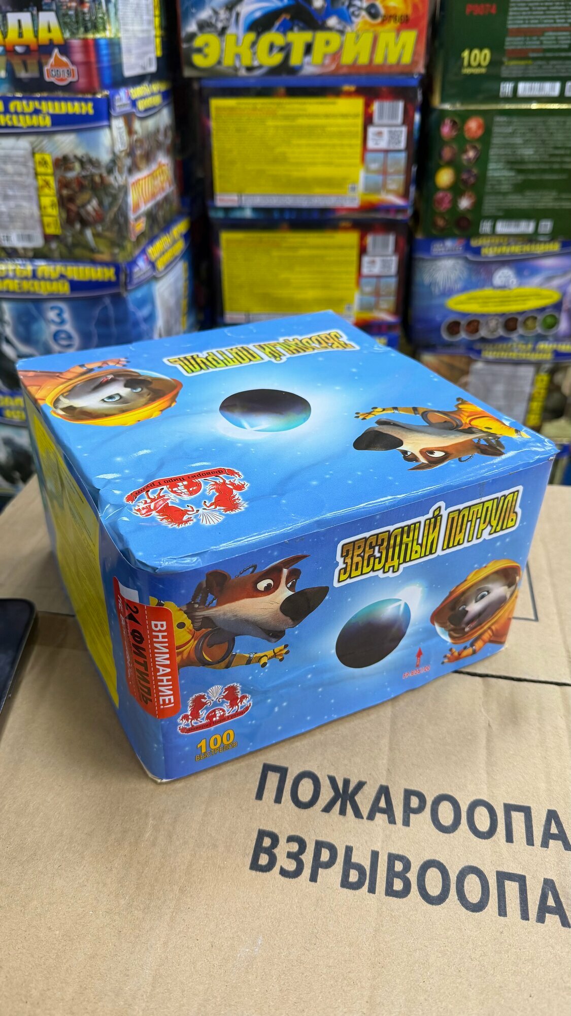 Батарея салютов Фаворит Пиро Групп "Звездный Патруль", 100 залпов, 8 эффектов