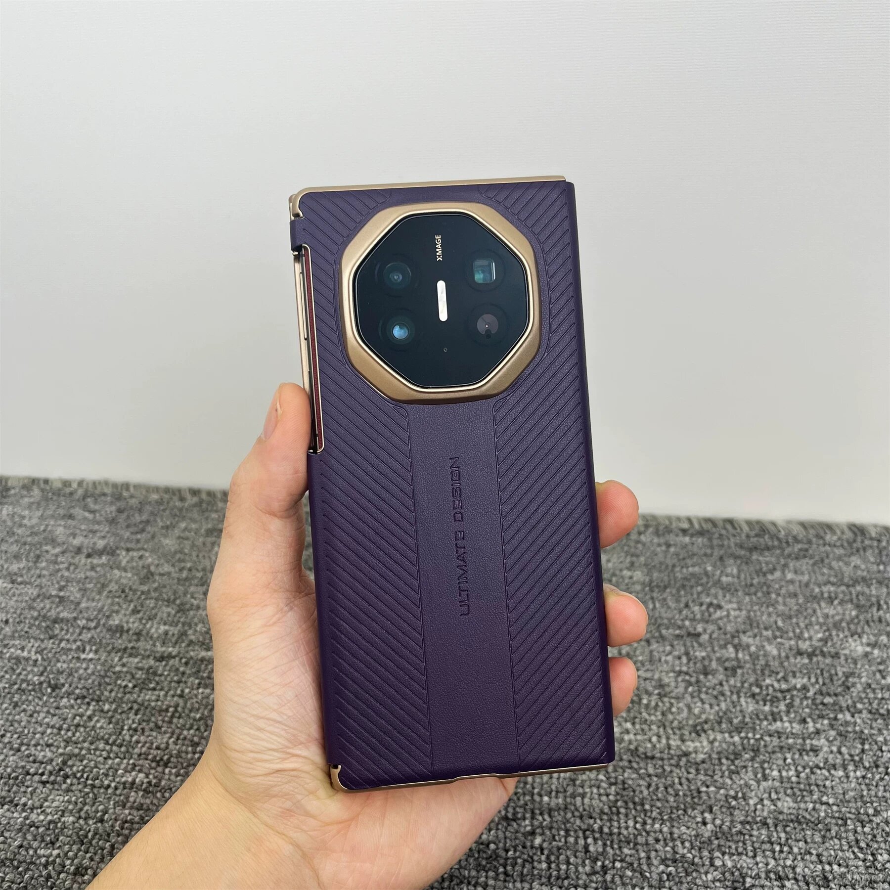 Прочный чехол для Huawei Mate XT с умным окном, текстурированная кожа, цвет золотой кант-пурпурный для складного