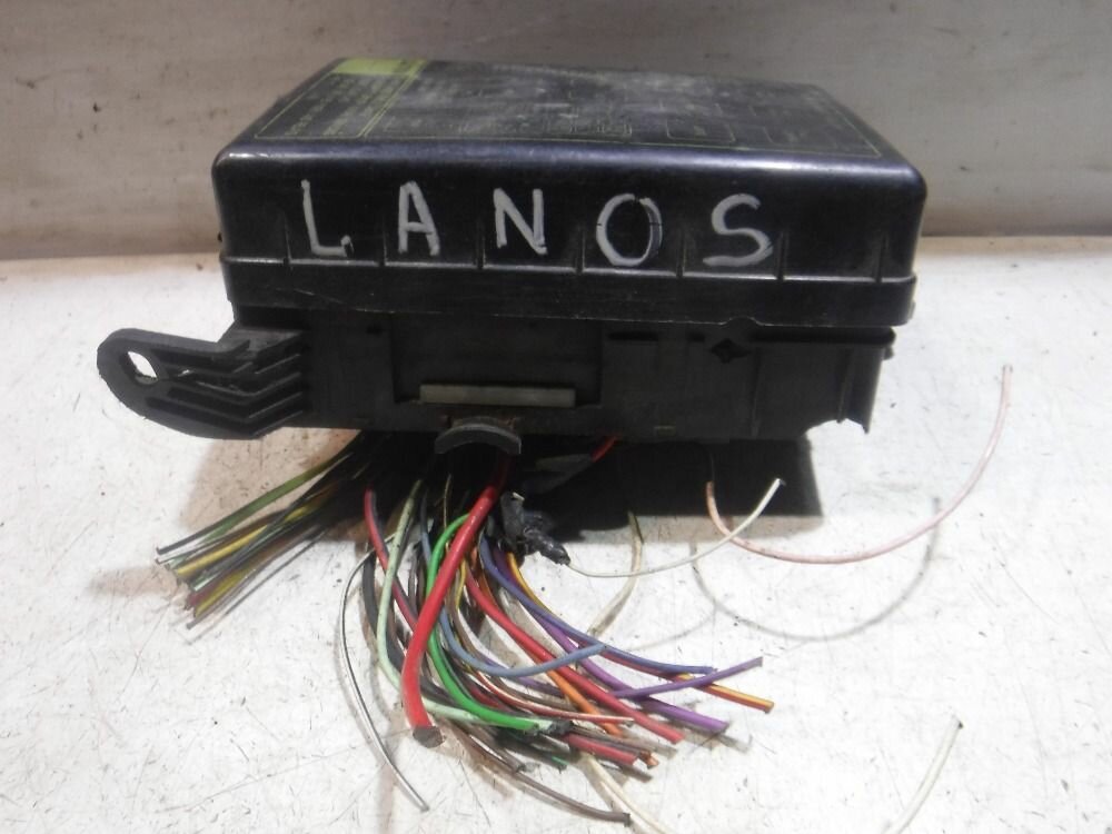 Блок предохранителей Chevrolet Lanos 96515292