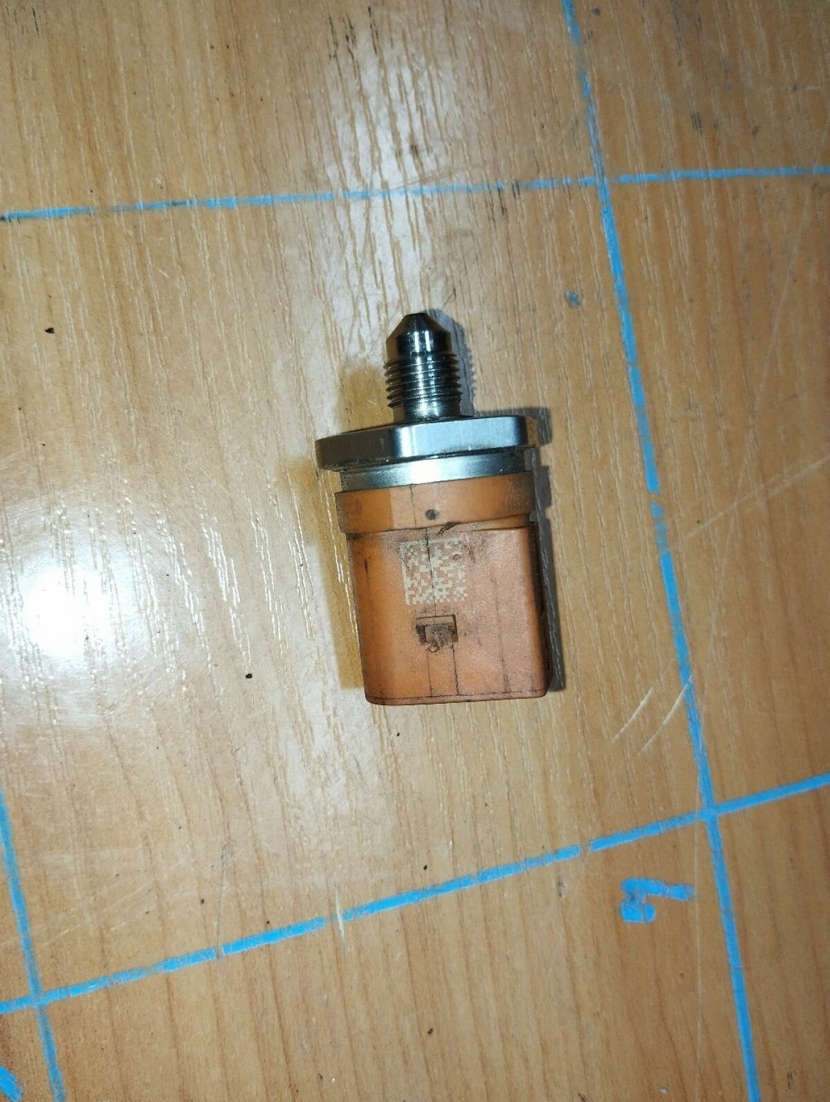 Датчик давления топлива VAG 1.2 1.4 1.8 06J906051D Б/У с пробегом