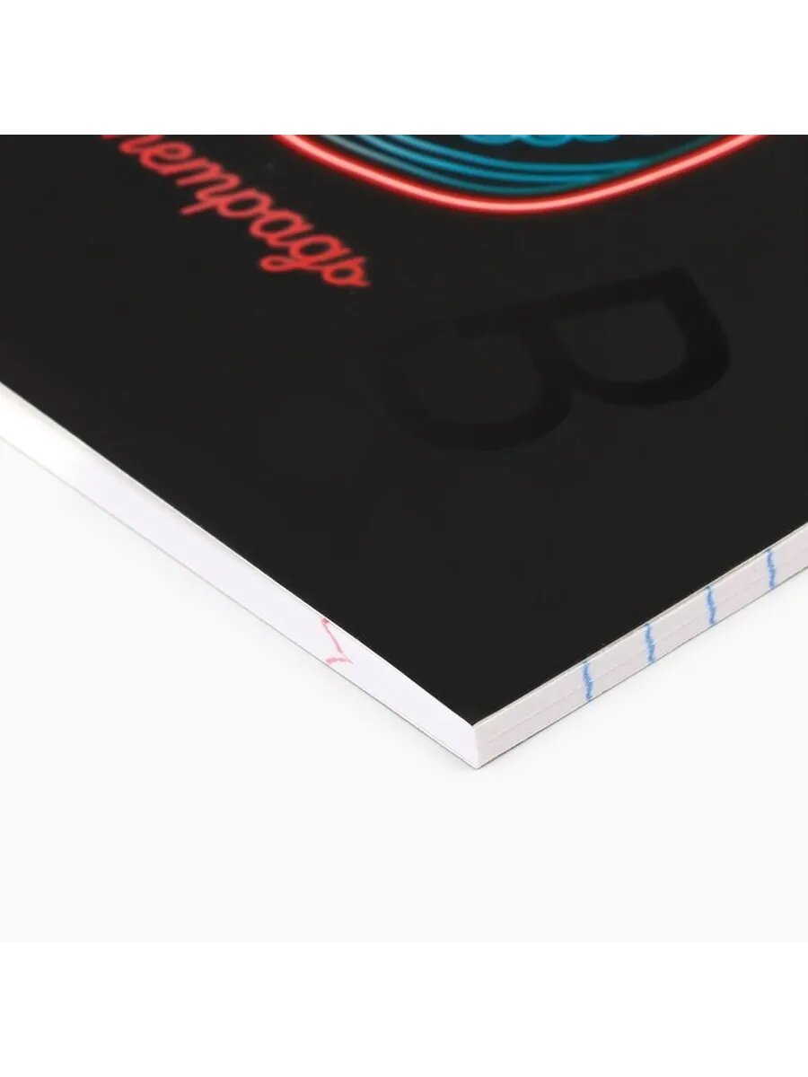 Яркая тетрадь для учебы с 3D лаком