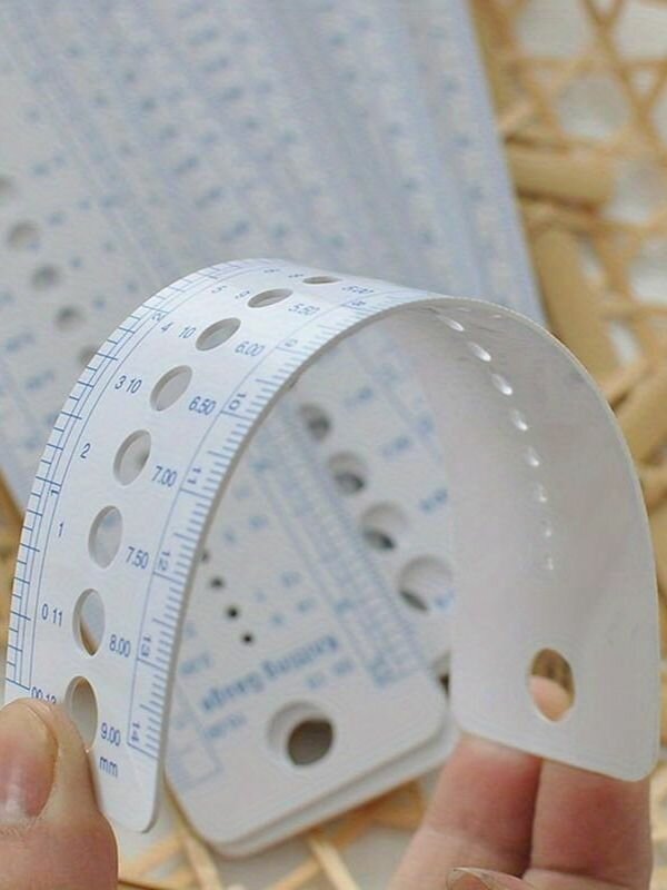 Измеритель для спиц и крючков, пластиковый, размеры 2-10 мм, в дюймах и сантиметрах, линейка 16x4 см, 1 шт