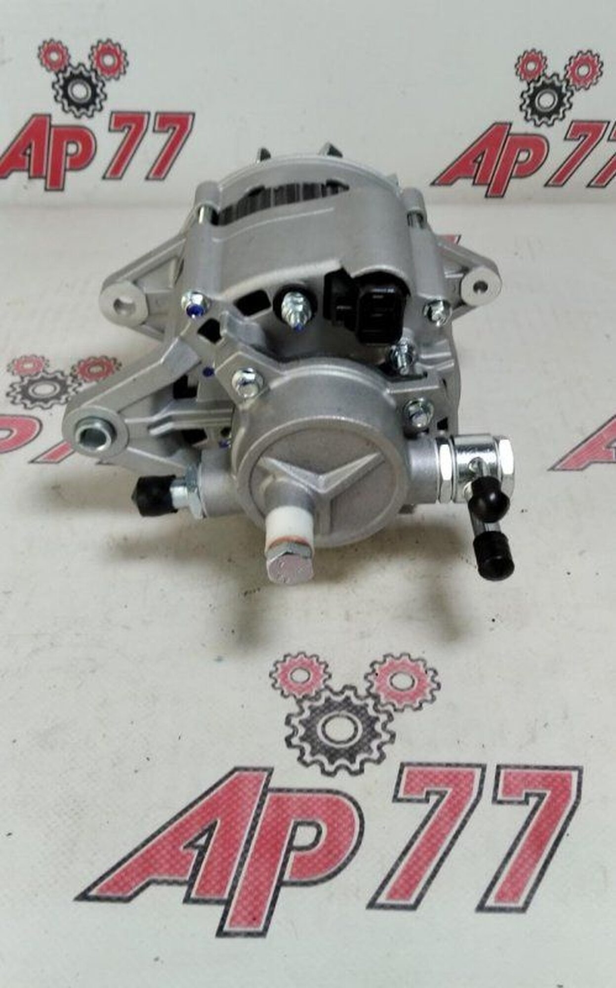 Генератор Nissan TD42 TD27 24V 35A 2х руч. с вакуум. 2310043G07 — фото 1