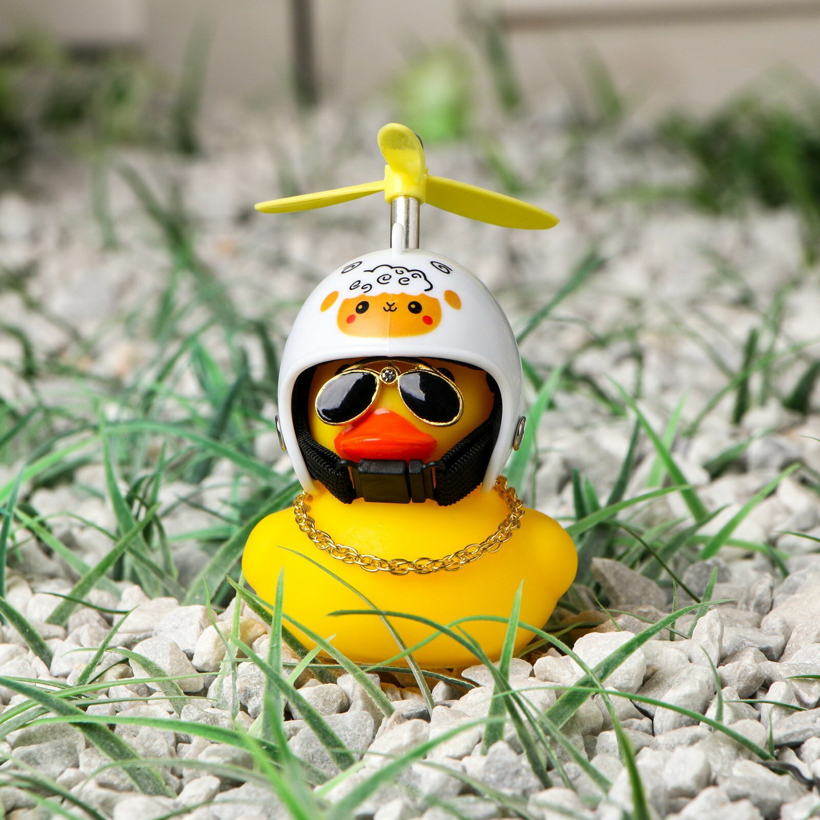 Игрушка на панель автомобиля "Утка в шлеме с барашком" жёлтая