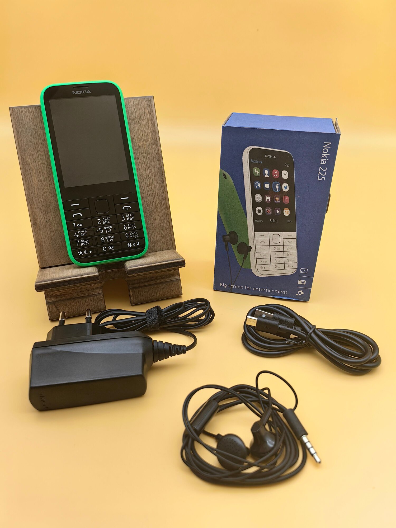 Мобильный раритетный кнопочный телефон Nokia 225 Dual Sim, Салатовый/черный