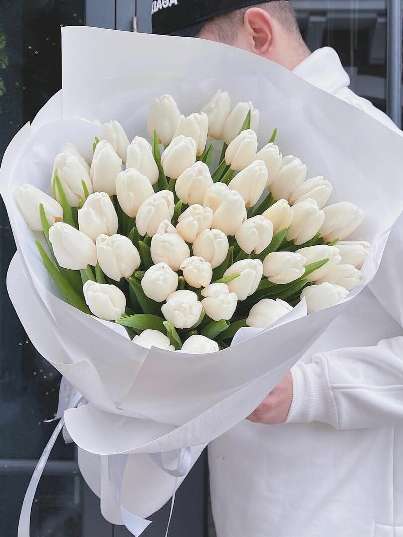 Букет из белых тюльпанов