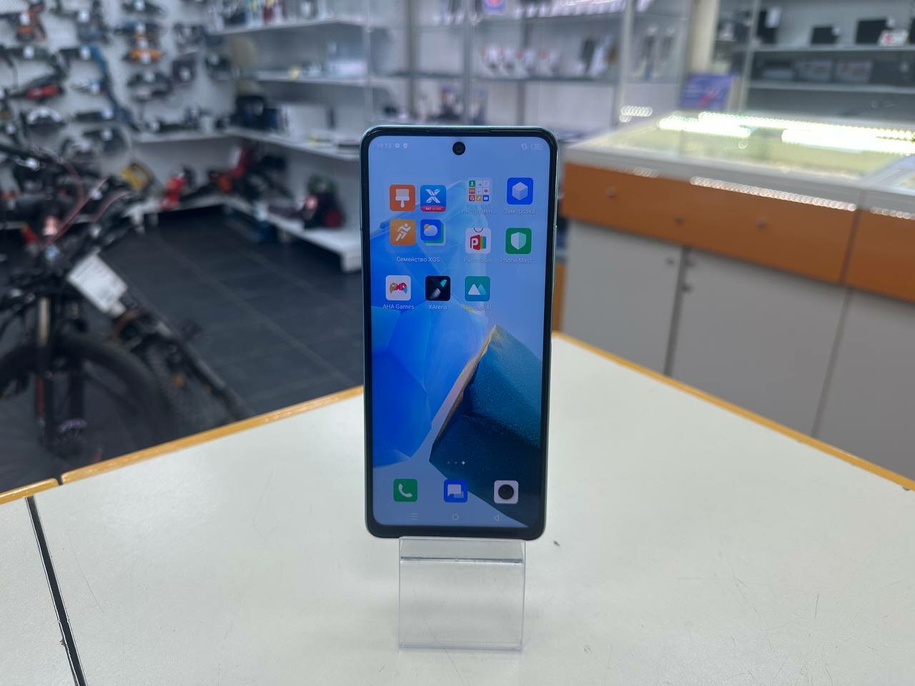 Смартфон Infinix HOT 30 X6831 4/128Гб, 6.78" 1080*2460, 4G, 50+8Мп, Surfing Green зеленый