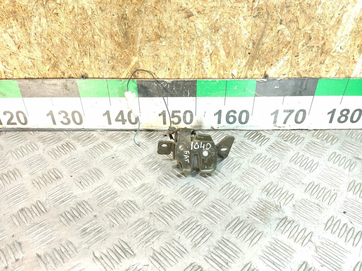 Замок багажника MAZDA 323 1994-1998 GA8A62681B