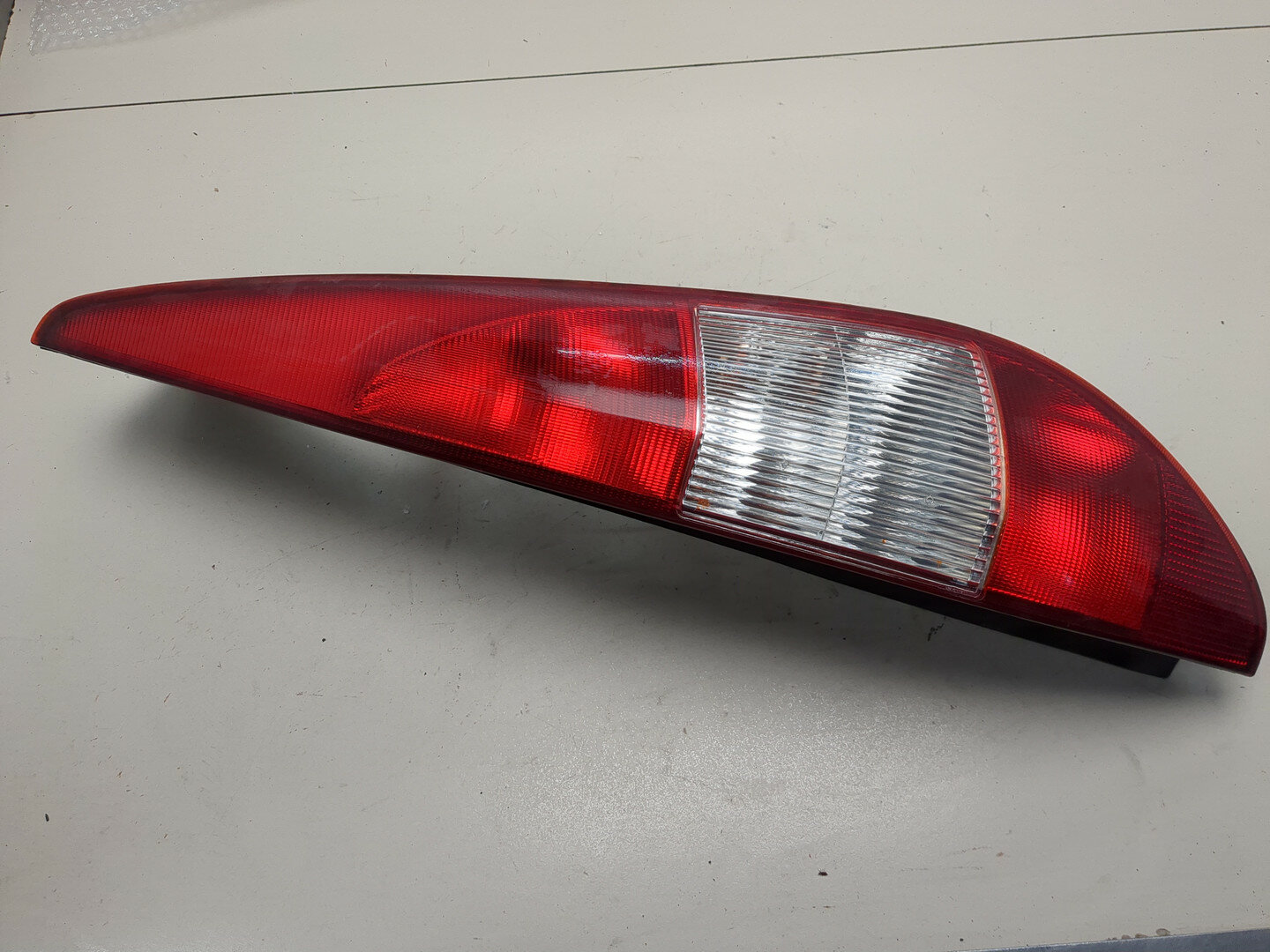 Фонарь (задний) правый Ford Mondeo 3 Б/У