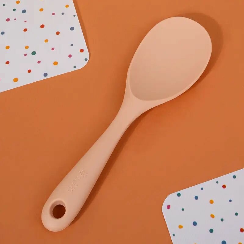 Кулинарная ложка, 22х7 см, нейлон, силикон, с удобным отверстием для подвешивания, станет вашим универсальным помощником во время готовки.