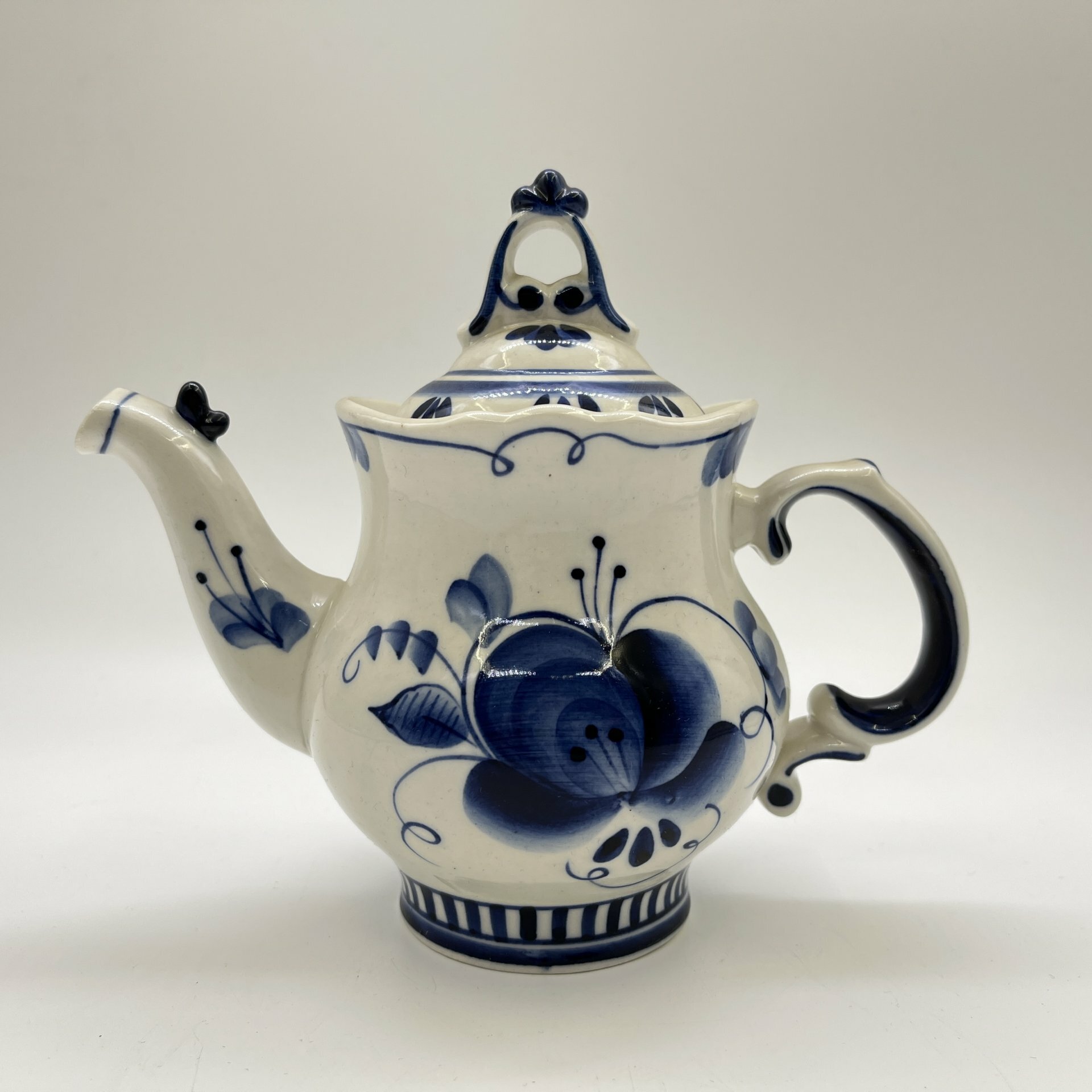 Чайник заварочный с флористическим декором, фарфор, роспись