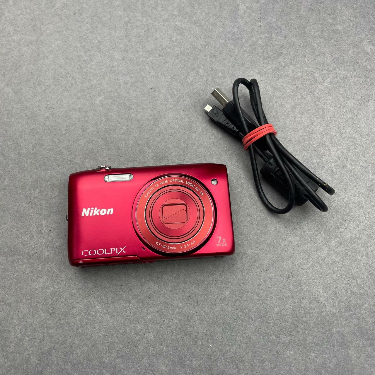 Цифровой компактный фотоаппарат Nikon Coolpix S3500, красный