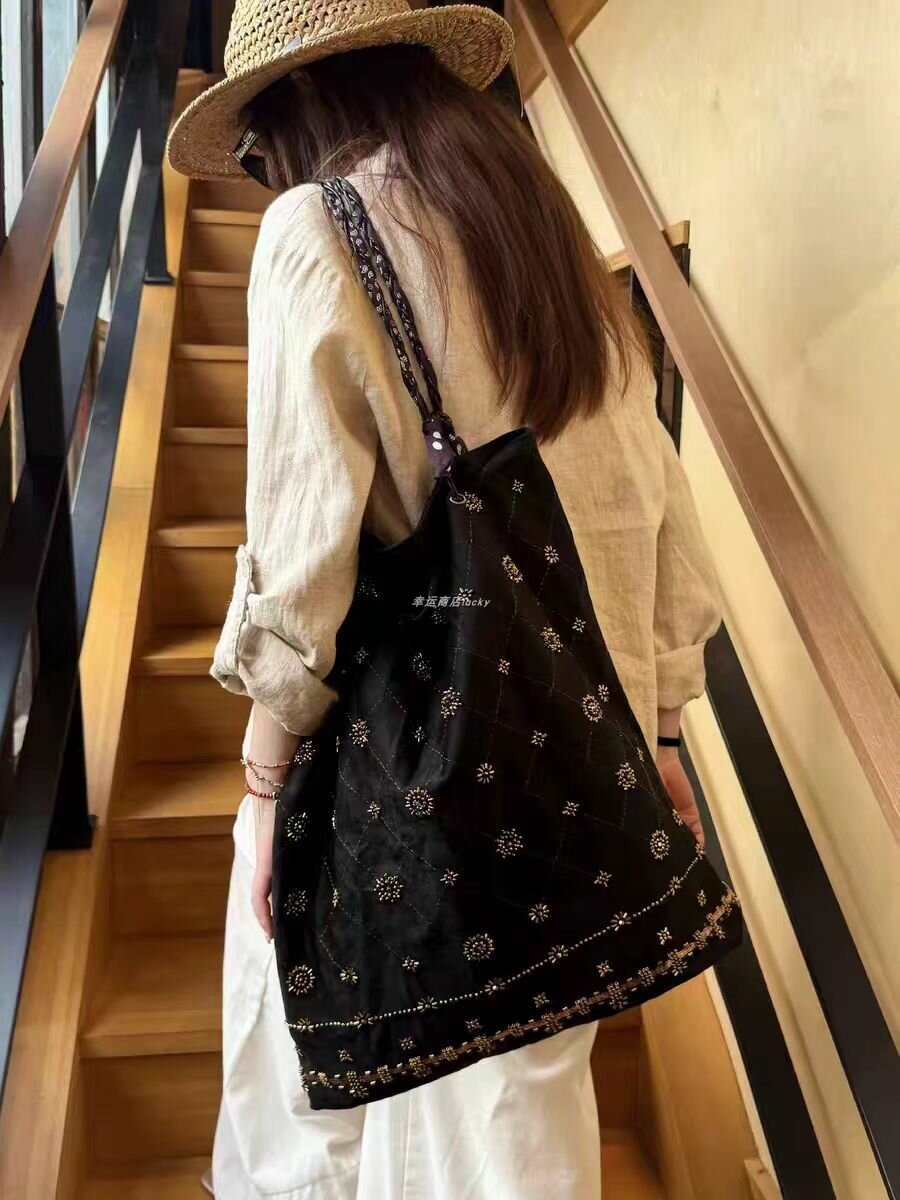 Вышитая женская сумка через плечо, уникальный дизайн, новая сумка в китайском стиле, модная ретро-сумка с большой вместимостью для повседневного использования.