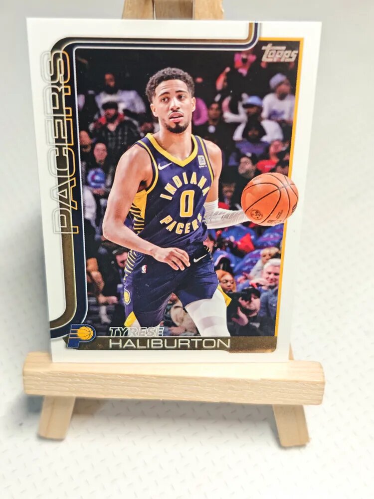 Коллекционные стандартные баскетбольные карточки Topps NBA 2025 года