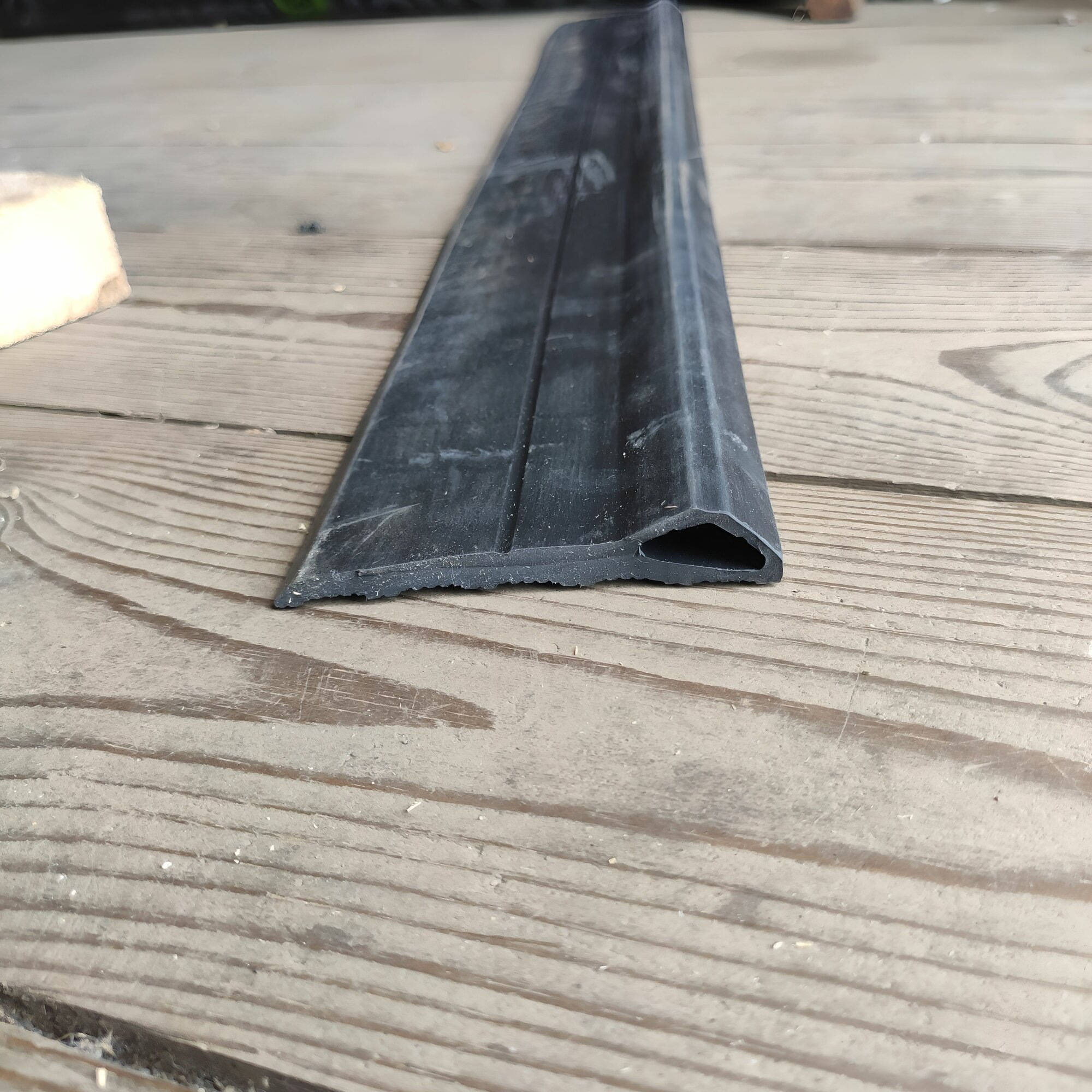 Порог для защиты от проникновения осадков в гараж, Hormann 4015702, длина 3 м. 5561T3