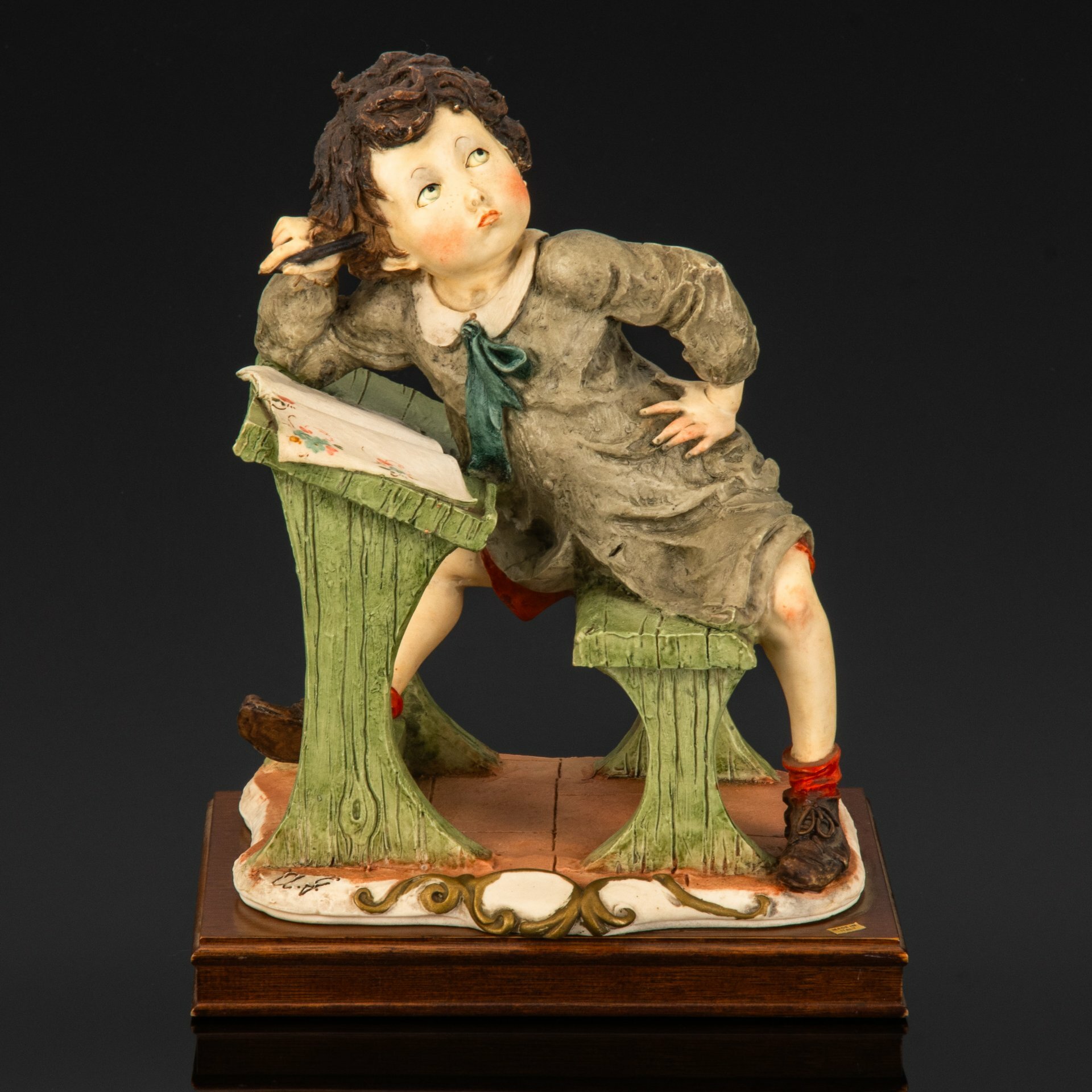 Статуэтка "Ученик", автор G. Armani, композитный материал, дерево, Италия, 1980-1990 гг.