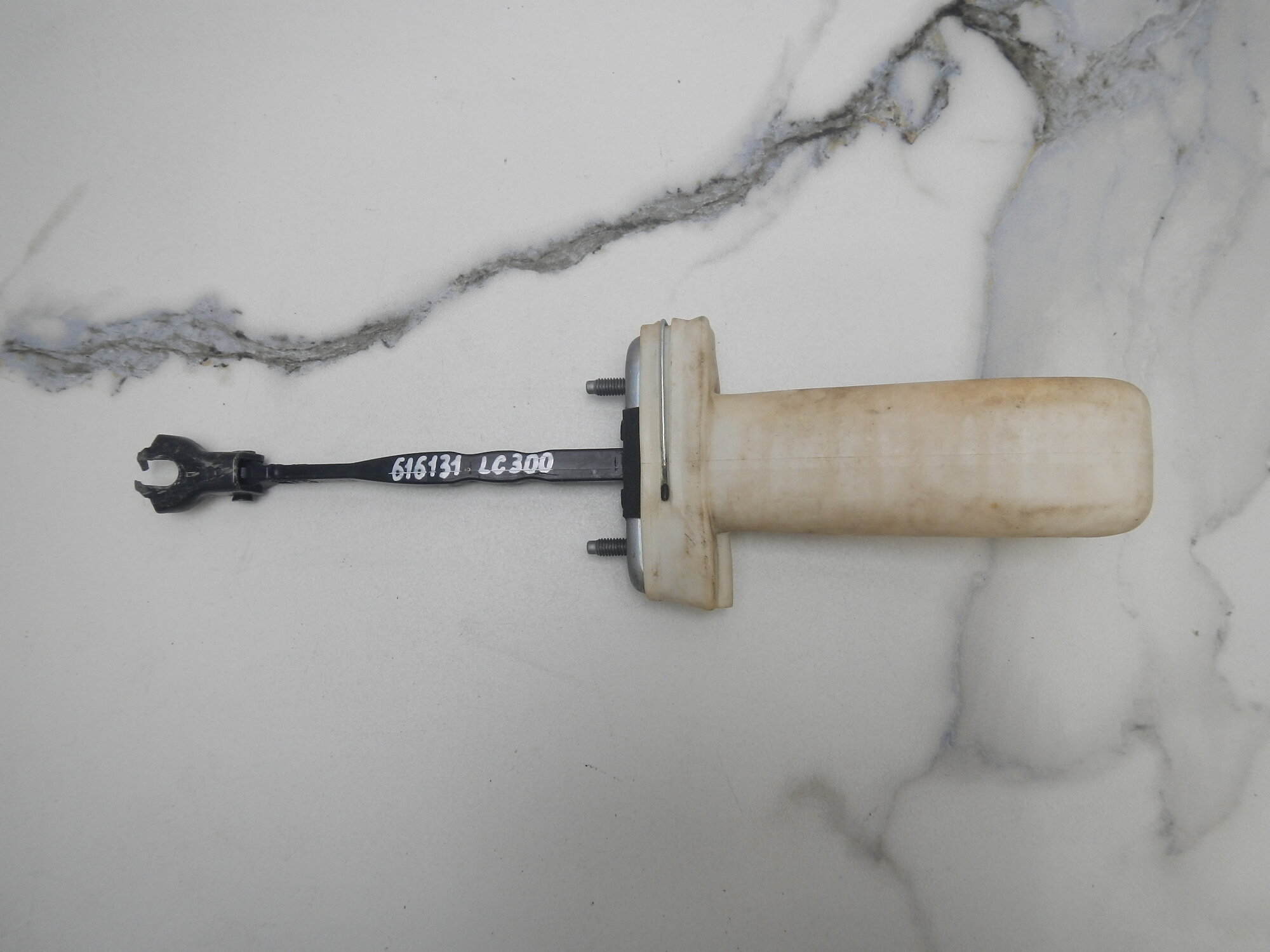 Б/У Ограничитель двери, Toyota (Тойота)-LAND CRUISER 300 (21-) TOYOTA LAND CRUISER 300 (21-) передний Сломано крепление. ...