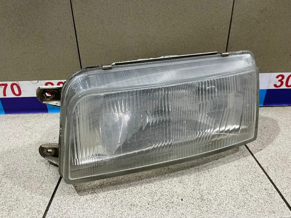 Фара левая Mitsubishi Space Wagon II MB831597