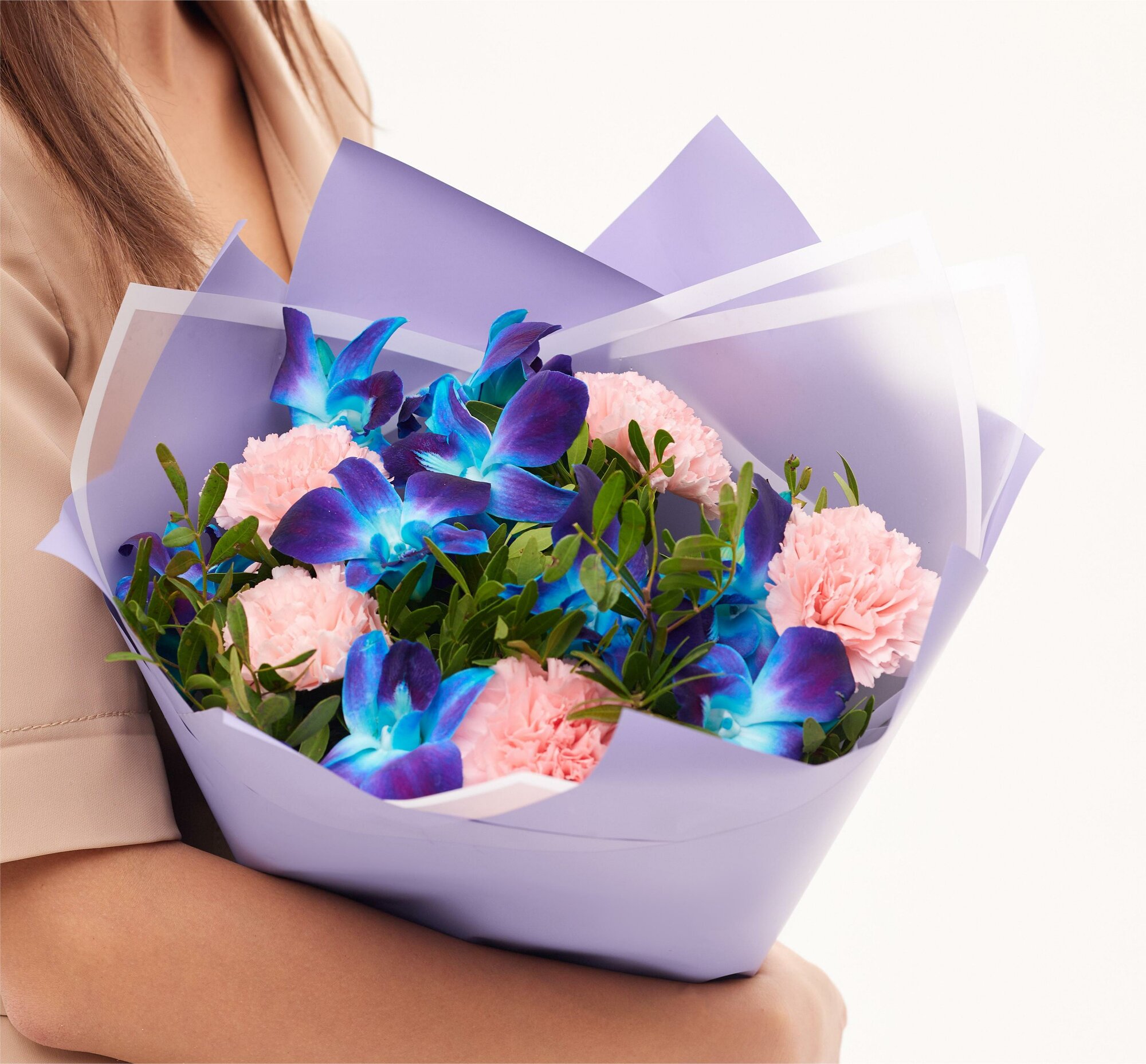 Букет "Синяя орхидея и Диантус", орхидея Дендробиум, розовый диантус, фисташка