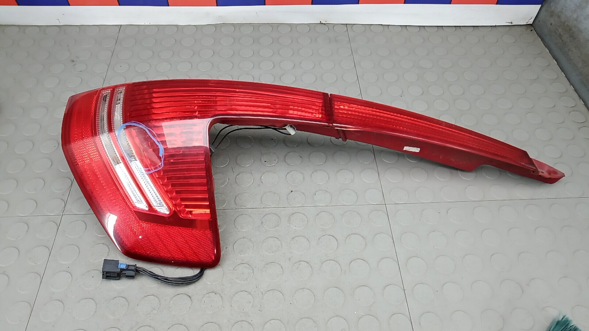 Фонарь задний правый CITROEN C4 1