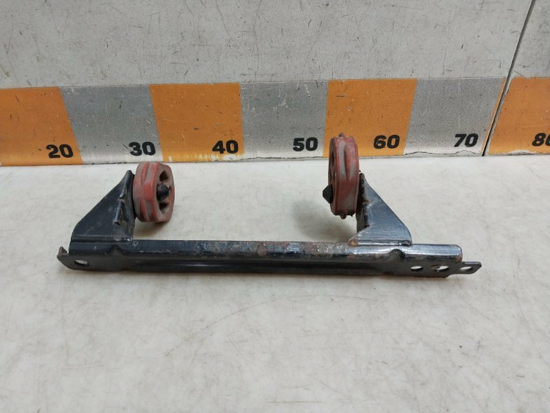 Б/У Кронштейн глушителя Skoda Octavia A5 430682 VAG арт. 1K0253144AN