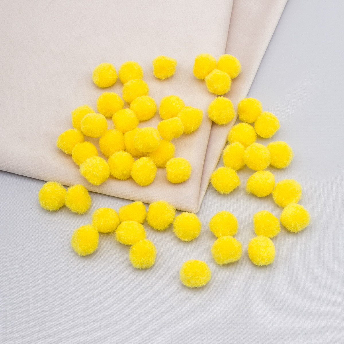 Помпоны для творчества 15 мм, цвет желтый, 50 штук, Astra&Craft