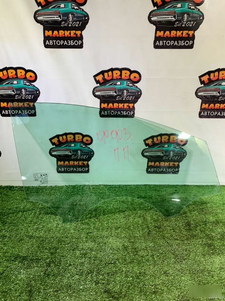 Стекло двери переднее правое Ford Focus 3