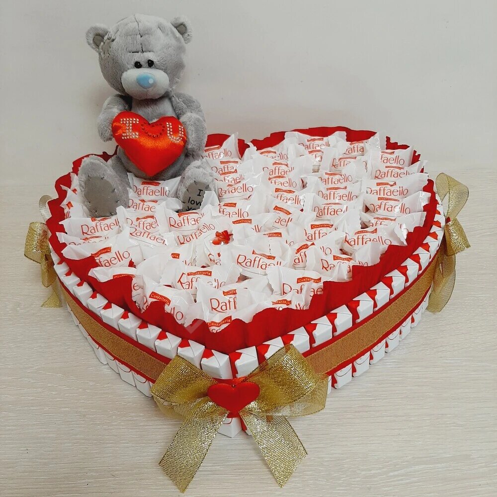 Подарочный набор LAKRES "Мишка с киндер шоколадом и раффаэлло"