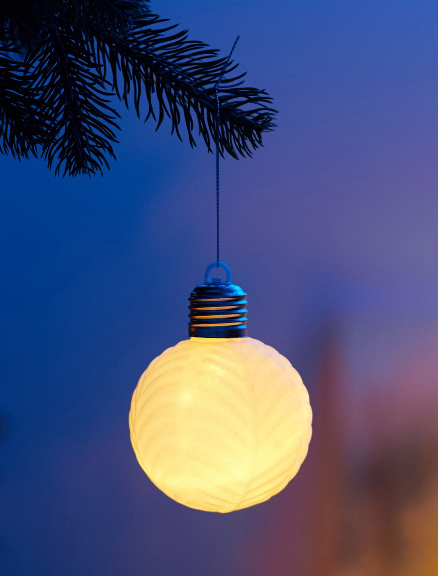 Ёлочный шар "Белый бархат" от батареек, d 8 см, новогодний интерьерный декор, световая фигура, украшение на Новый год, игрушка на ёлку, 1 LED фонарик, свечение тёплое белое