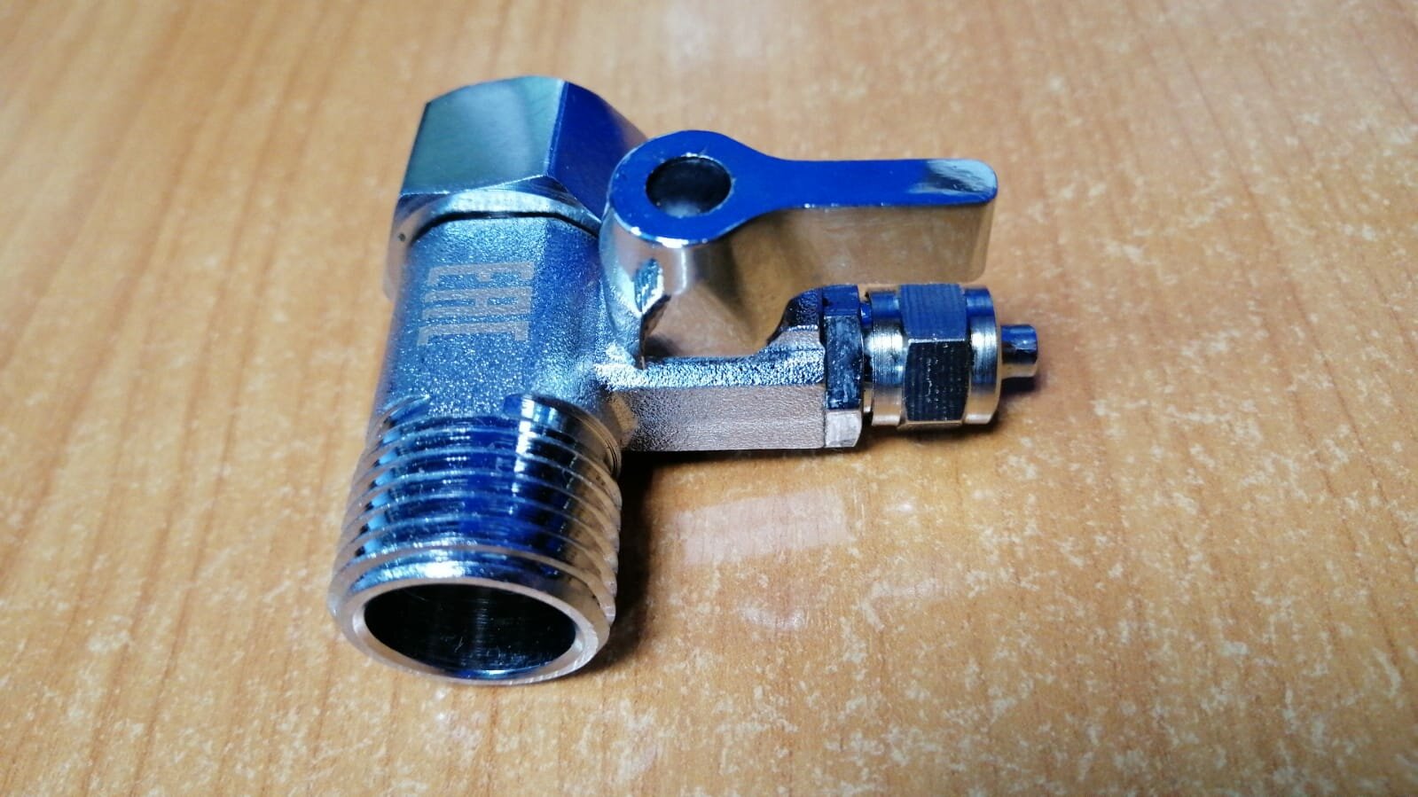 Кран тройник проходной 1/2" г/ш* трубка 1/4, для подключения питьевых систем к водоснабжению КБП-14-12