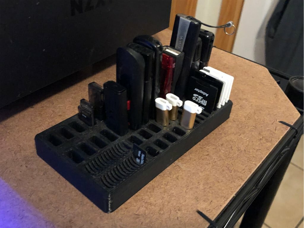 Подставка под флешки и карты памяти 1