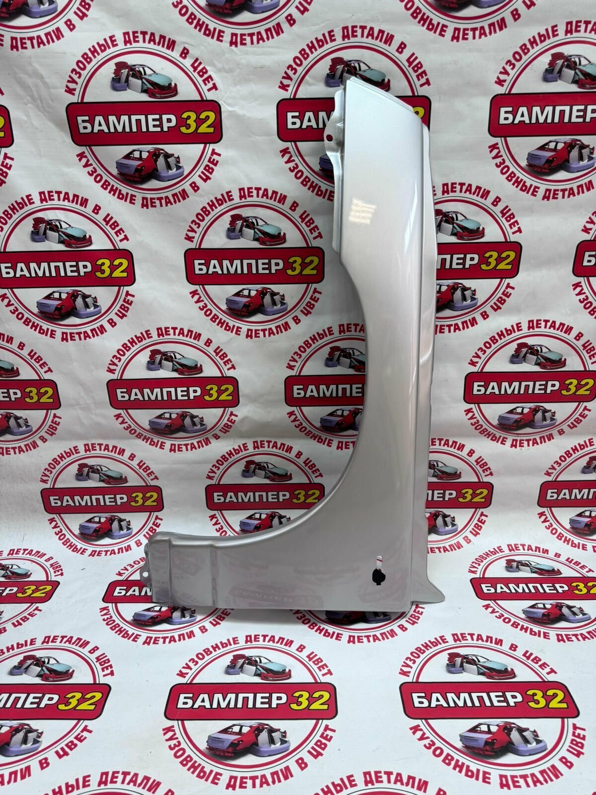 Крыло левое совместимое с ВАЗ 2110, цвет Снежная королева