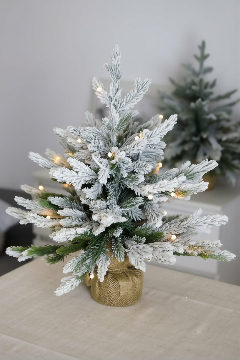 Настольная елка с гирляндой вербье заснеженная 45 см, 30 LED ламп, на батарейках, литая 100%, Winter Deco 1000923