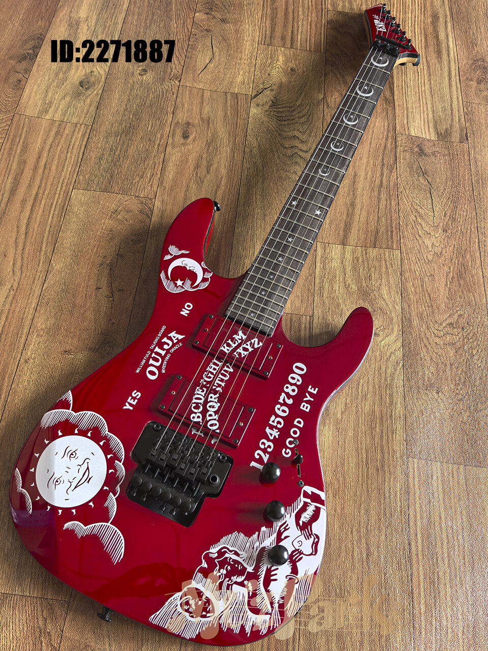 Электрогитара (идентичная модель ESP ) со скелетным змеем и рисунком