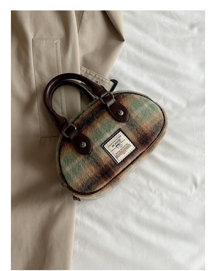 Оптовая шерстяная клетчатая ретро нишевая сумка для боулинга для женщин, высококачественная сумка через плечо, маленькая сумочка