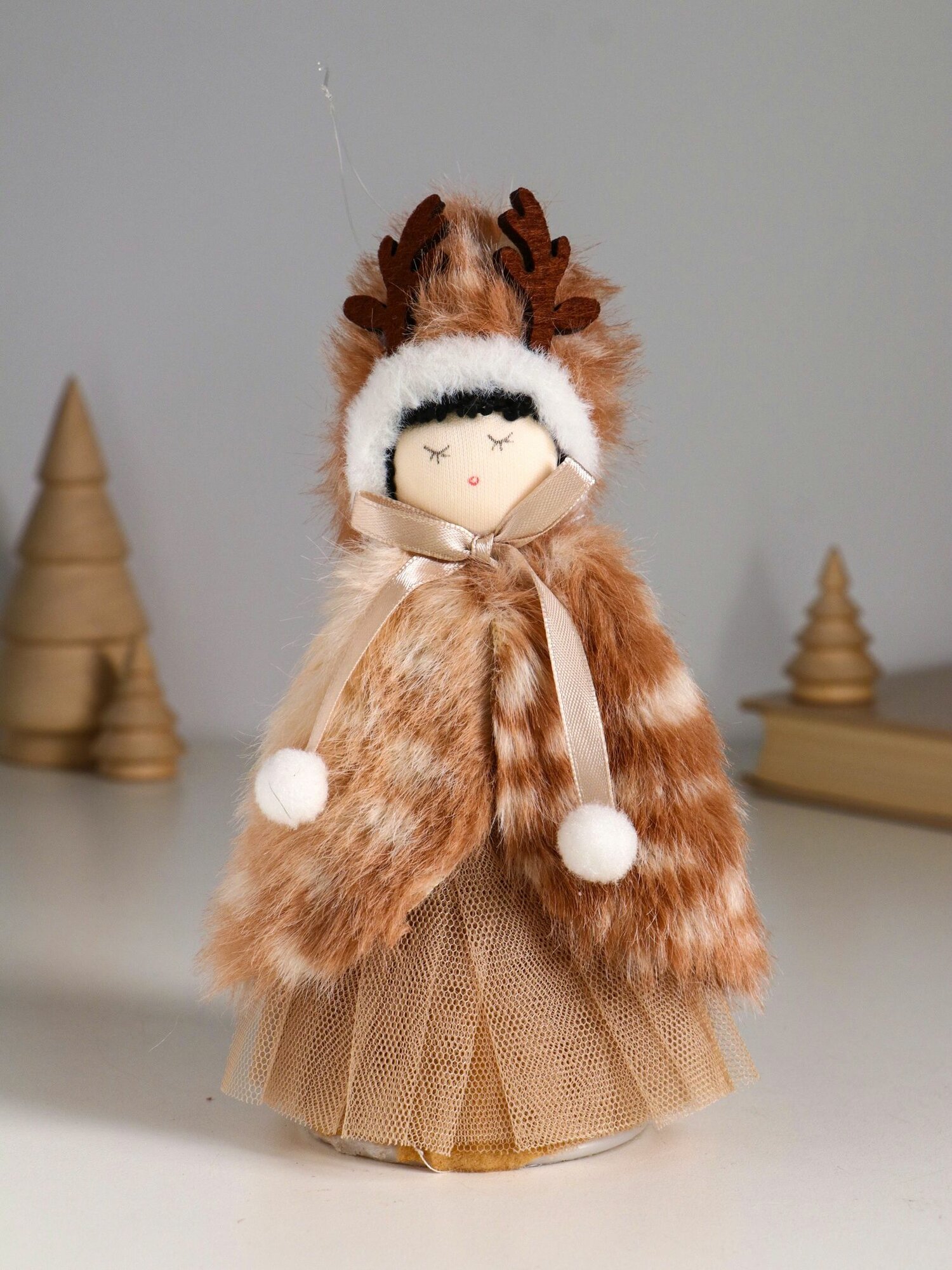 Интерьерная кукла текстильная Девочка в меховой накидке, в шапке с рожками , 7 7 19 см