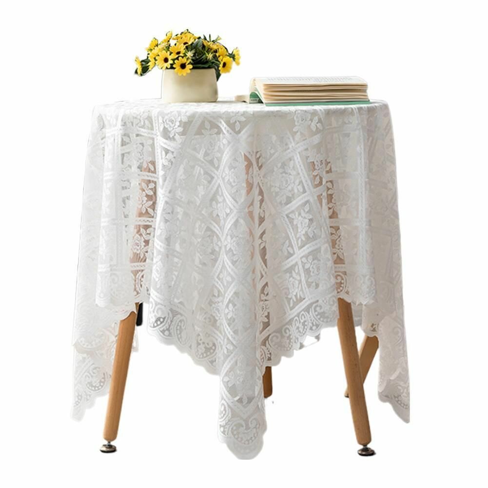Белая кружевная скатерть