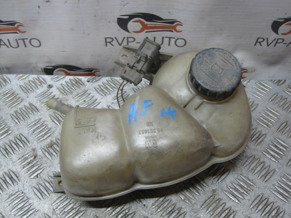 Бачок расширительный Opel Astra F 1991-1998 90351852